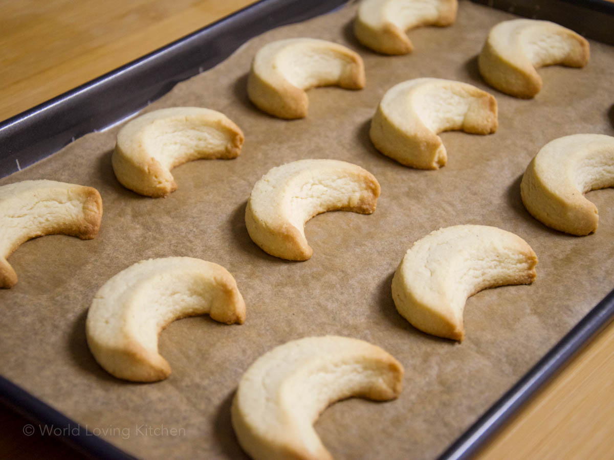 Traditional Austrian Vanilla Crescent Cookies | Vanillekipferl – World ...