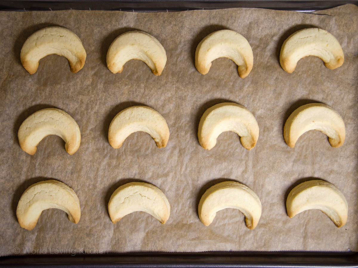 Traditional Austrian Vanilla Crescent Cookies | Vanillekipferl – World ...