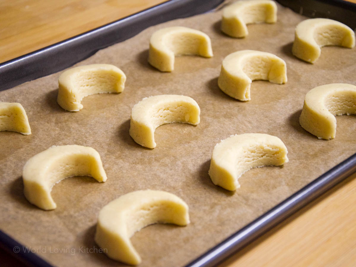 Traditional Austrian Vanilla Crescent Cookies | Vanillekipferl – World ...